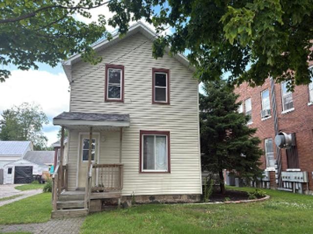 N Lake St SE