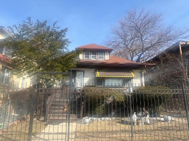 N Laramie Ave