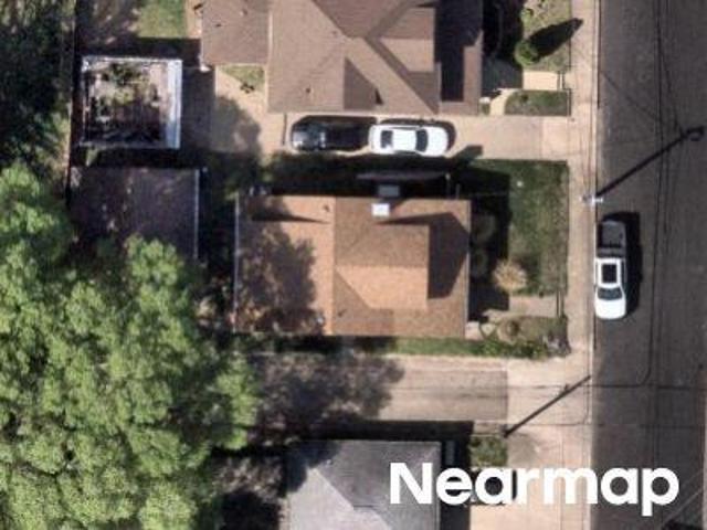 N Linn St