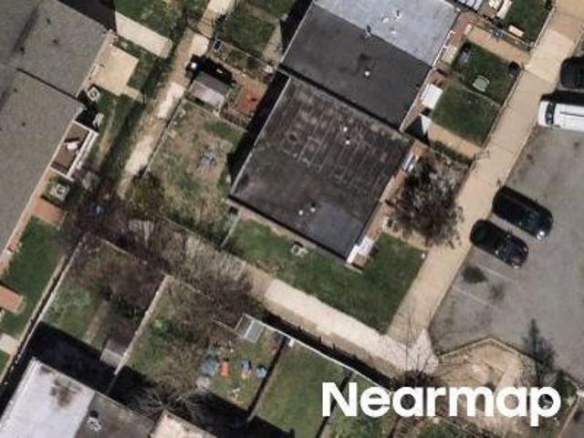 N Lombard St