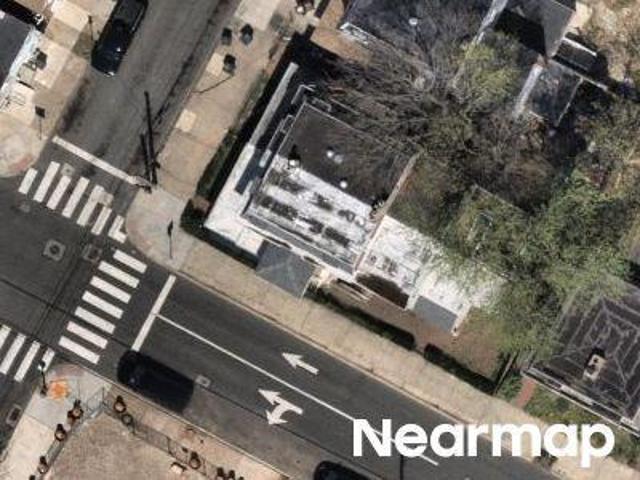 N Lombard St