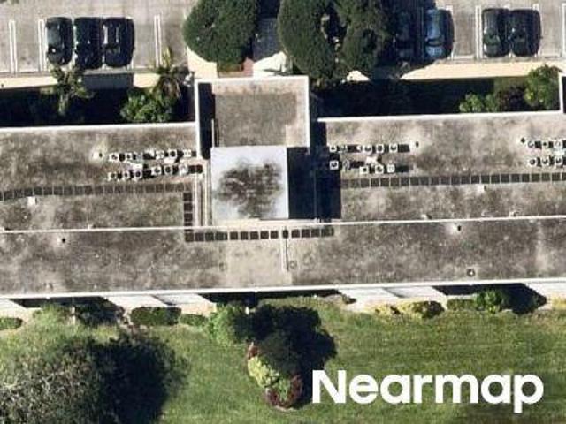 N Palm Aire Dr