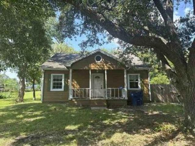 N Pecan Dr
