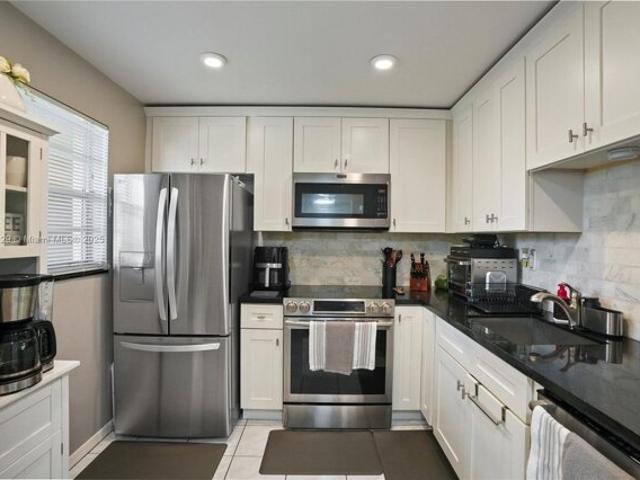 N Pine Island Rd Apt D, Plantation, Condo For Sale