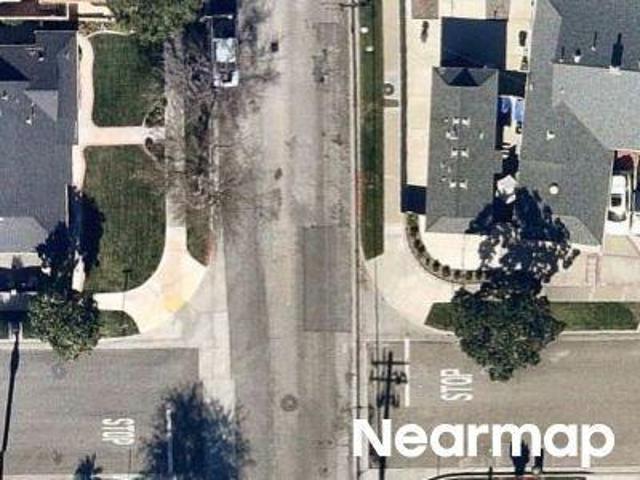 N Raymond Ave