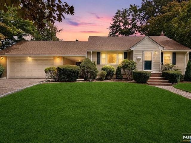 N Ridgewood Blvd, Township Of Washington, Home For Sale