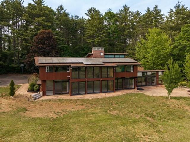 N River Rd, Home For Sale