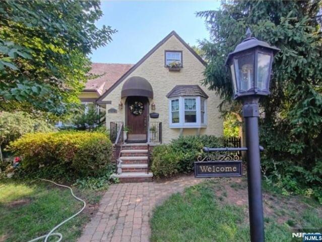 N Ross Pl, Ho Ho Kus, Home For Sale