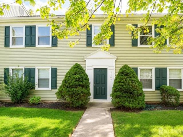 n Roxbury Ln, Monroe, Condo For Sale