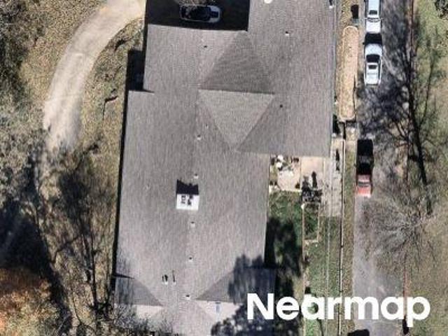 N Summit Ave