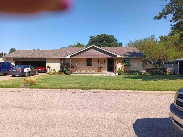 N Summit St, Tonkawa, Home For Sale
