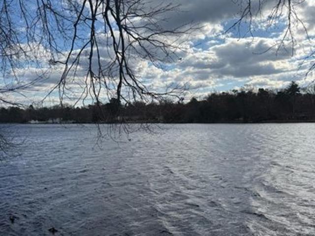 N Shore Dr, Williamstown, NJ 08094