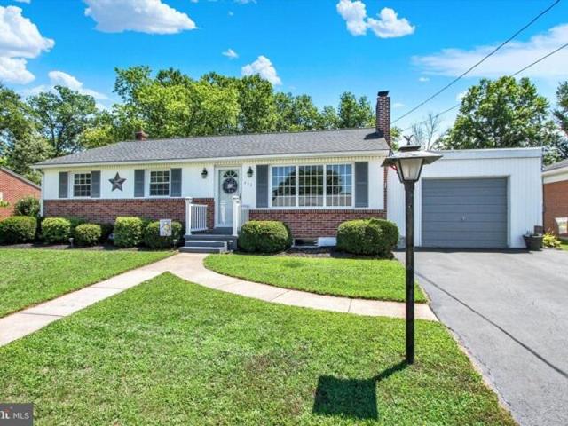 N Th St, Mount Wolf, Home For Sale