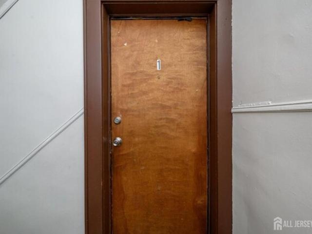 N Th St N, Newark, Home For Sale