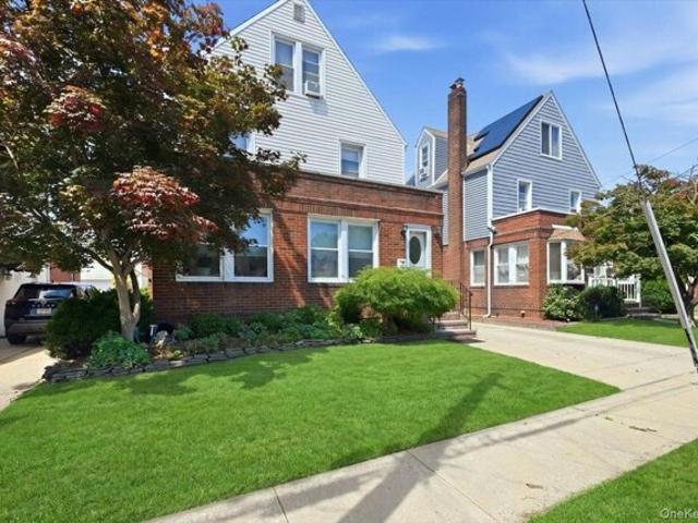 N Th St, New Hyde Park, Home For Sale