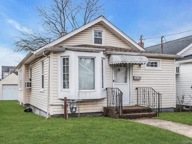 N Th St, New Hyde Park, Home For Sale