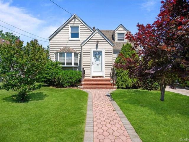N Th St, New Hyde Park, Home For Sale