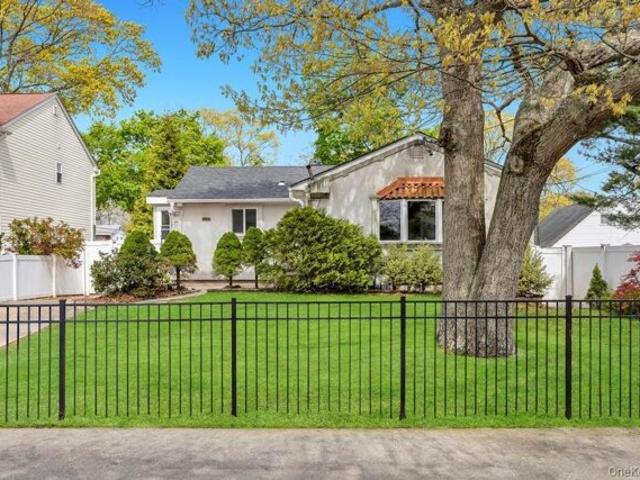 N Th St, Wheatley Heights, Home For Sale