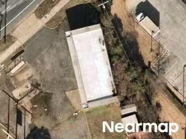 N Tryon St