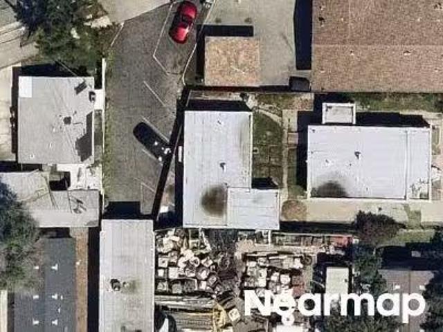 N Vinedo Ave