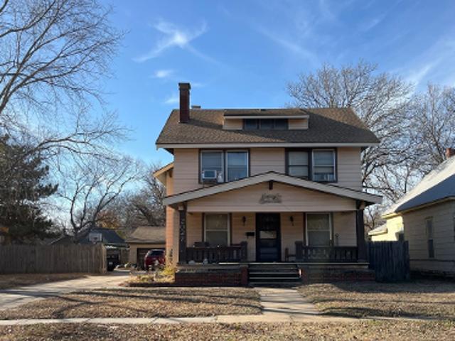 N Waco Ave
