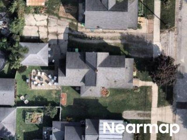N Walnut St