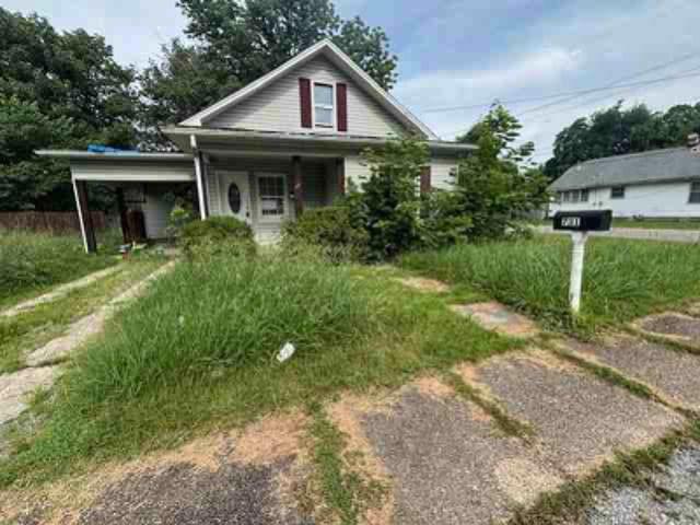 N Walnut St