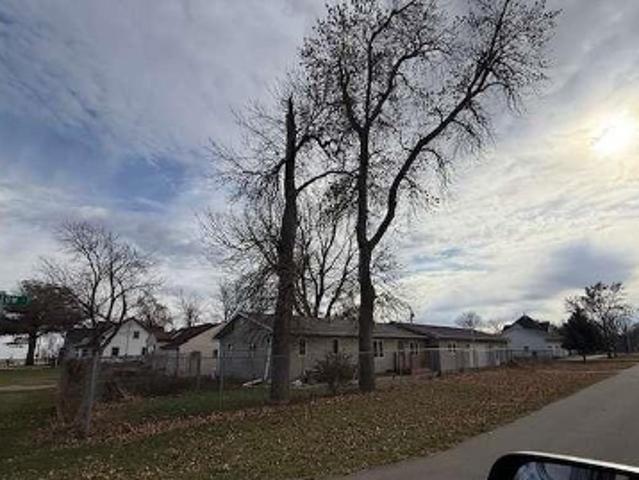 N Willow St