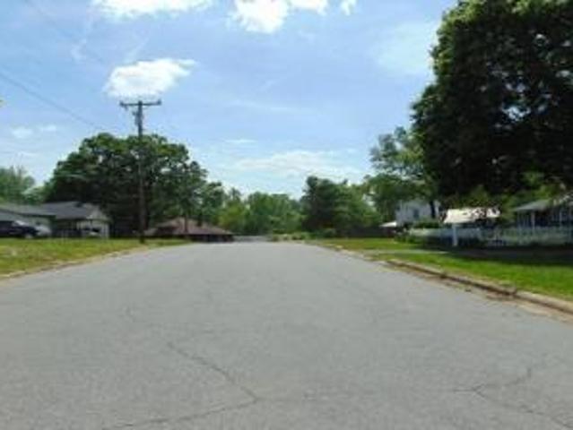 N Yadkin Ave
