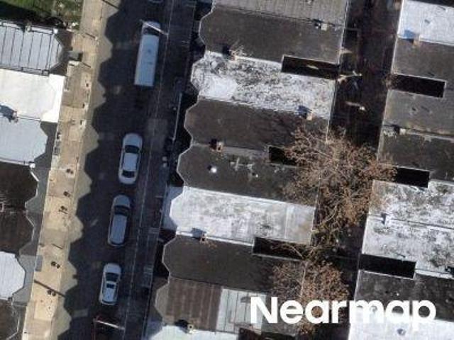 N Yewdall St