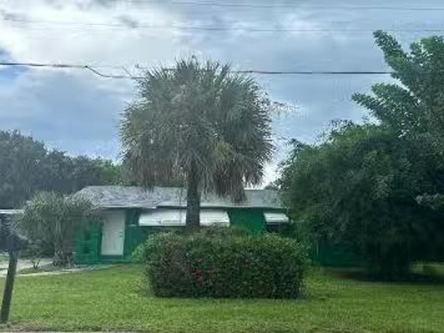 N 14th St