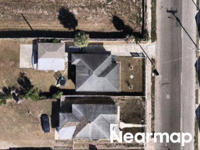 N 15th St