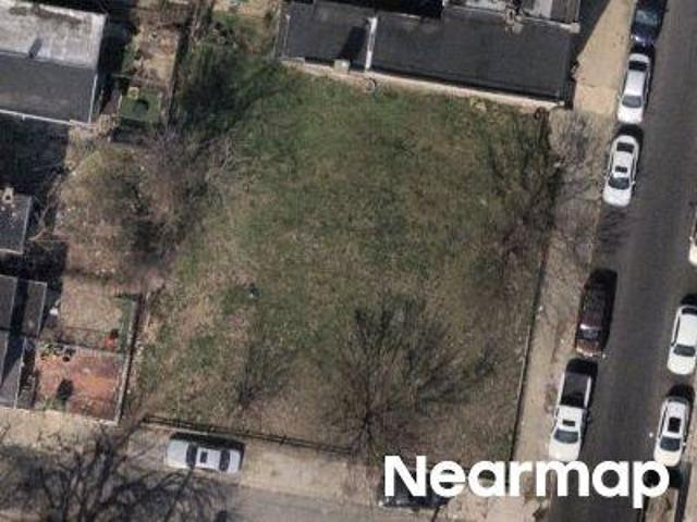 N 15th St