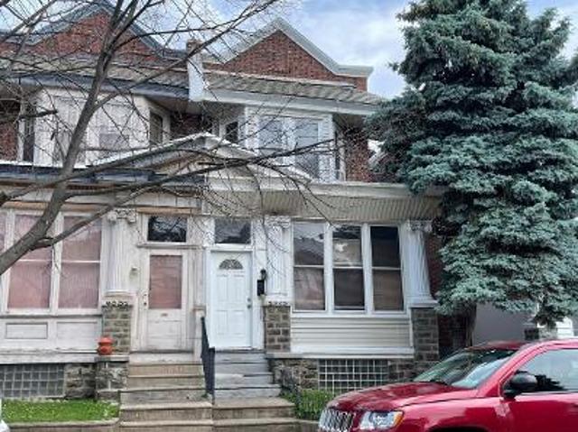 N 15th St