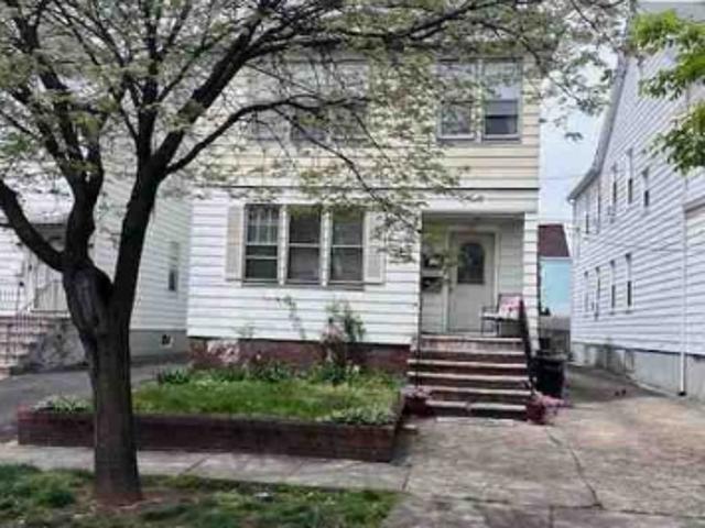 N 15th St