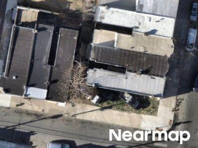 N 17th St