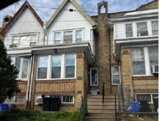N 17th St