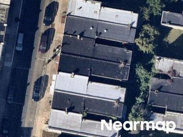 N 17th St