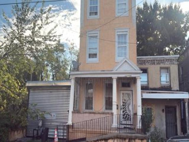 N 17th St