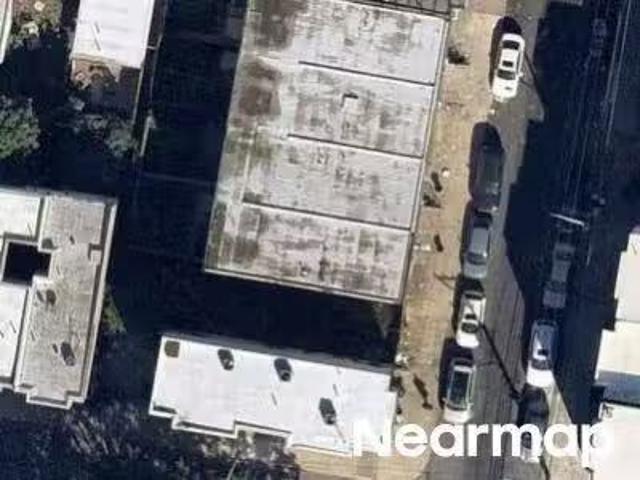 N 17th St