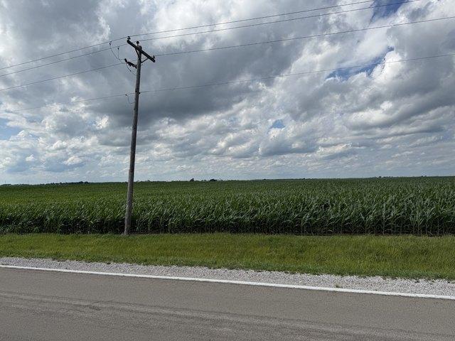 N 17th Rd, Tonica, IL 61370