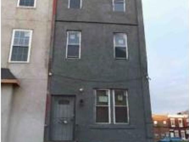 N 18th St