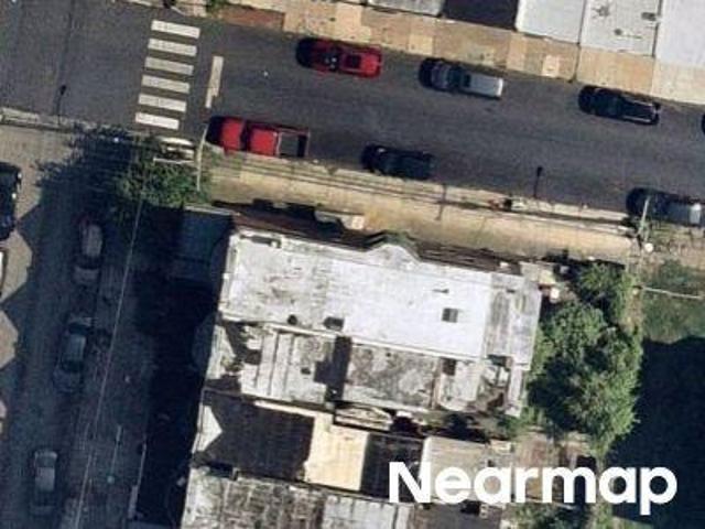 N 18th St