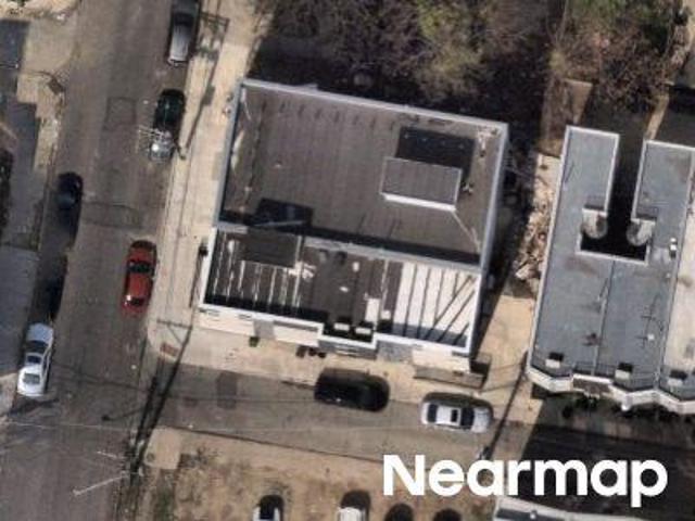 N 18th St
