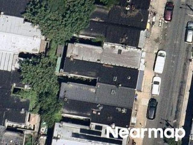 N 18th St