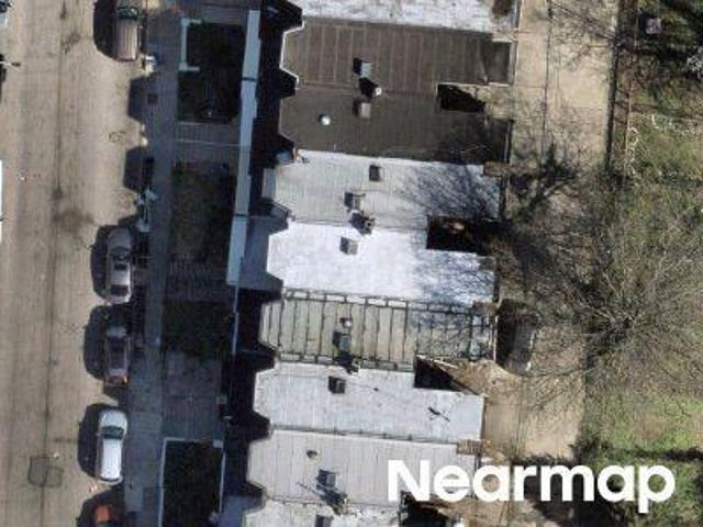N 18th St