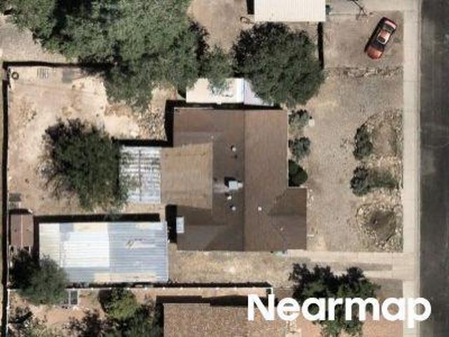 N 18th St