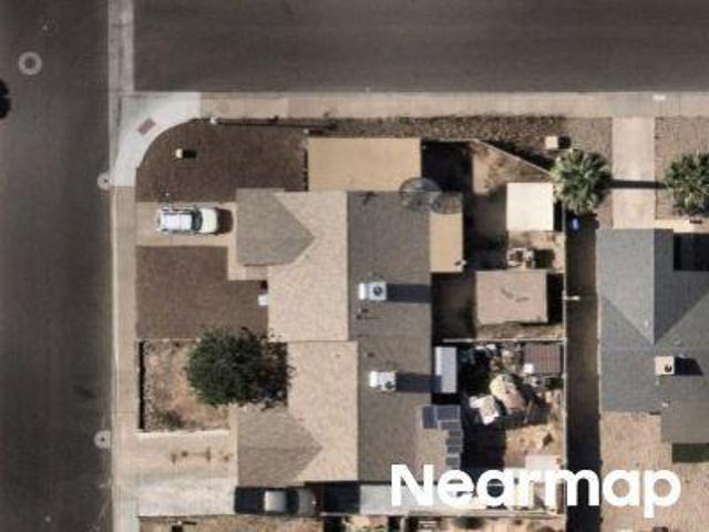 N 18th St