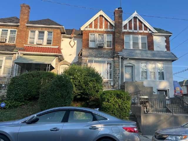 N 18th St