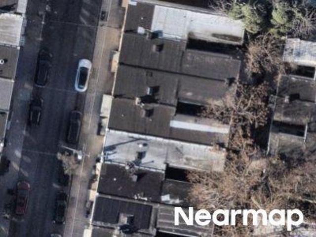 N 18th St